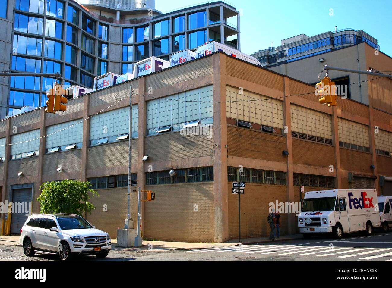 Fedex ground new york hi-res stock photography and images - Alamy