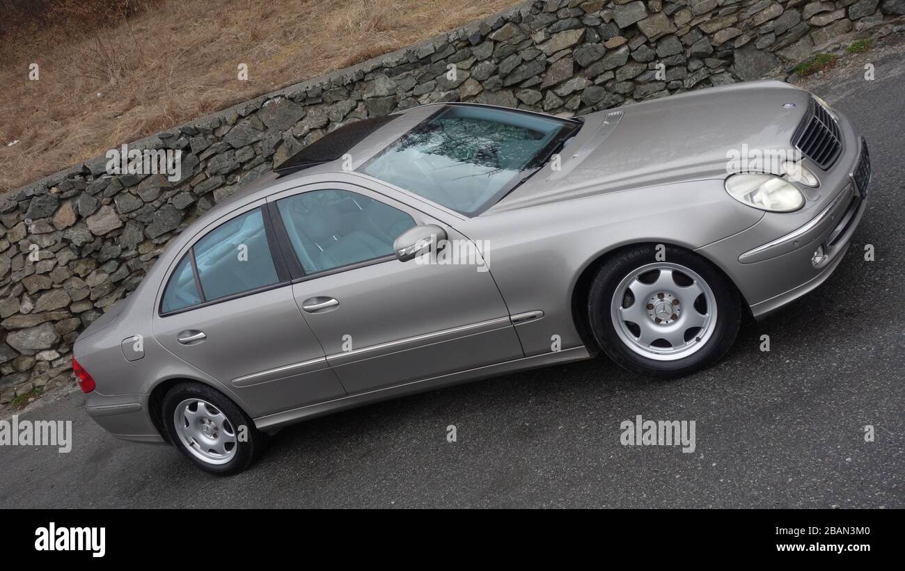 Glazed black hatch - sliding W211 pavilion sunroof, beige leather ...