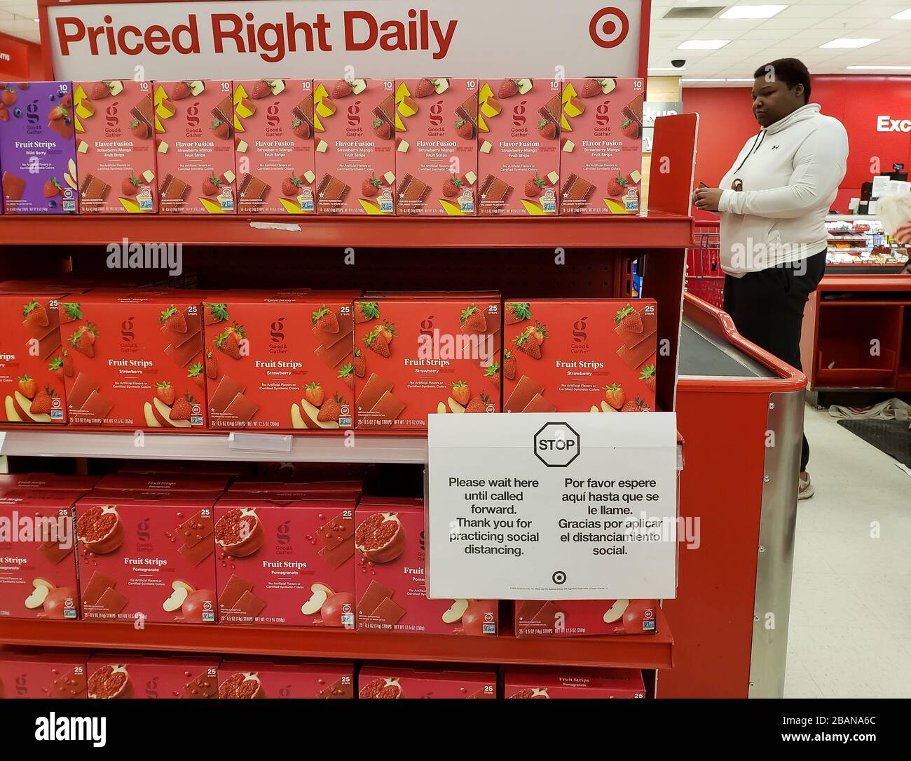 Self checkout grocery sign hi-res stock photography and images - Alamy