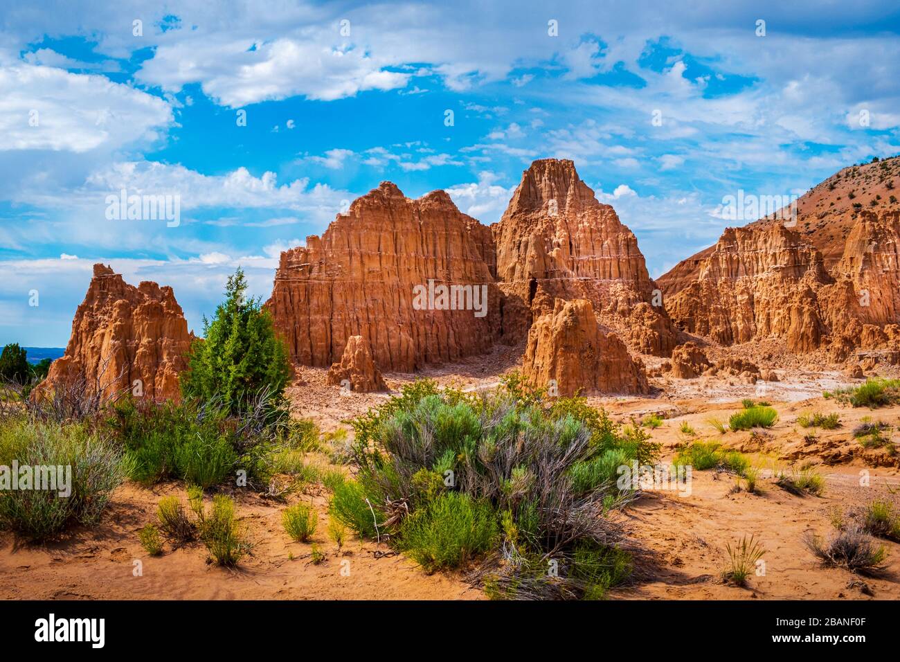 Gorgeous dessert scene along the Juniper Draw Trail, Cathedral Gorge ...