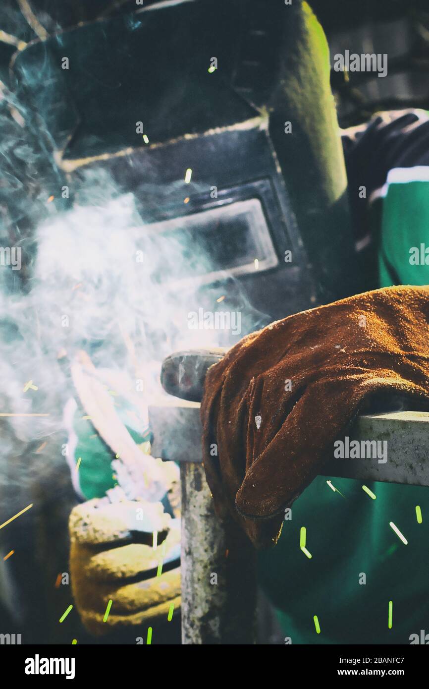 Man welding a metal frame hi-res stock photography and images - Alamy