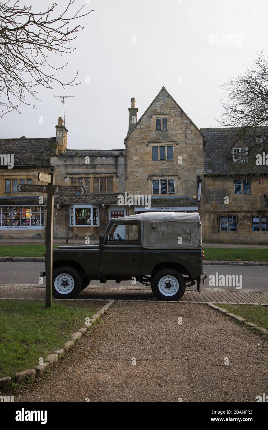 Green Land Rover Jeep on High Street, Broadway Village, Cotswolds ...