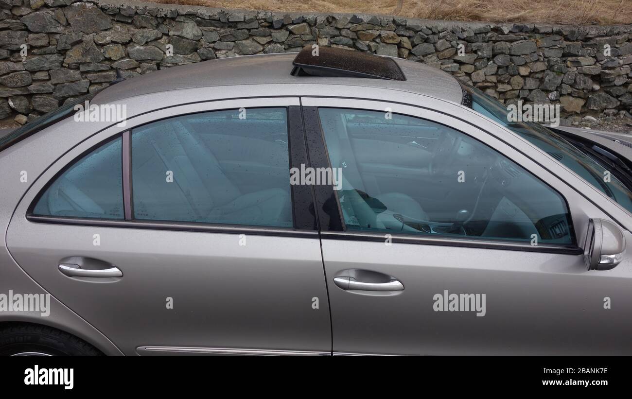 Glazed black hatch - sliding W211 pavilion sunroof, beige leather ...