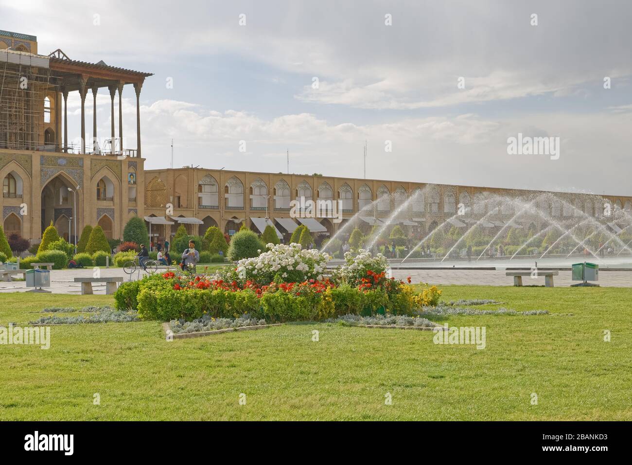Iran isfahan people walking hi-res stock photography and images - Alamy