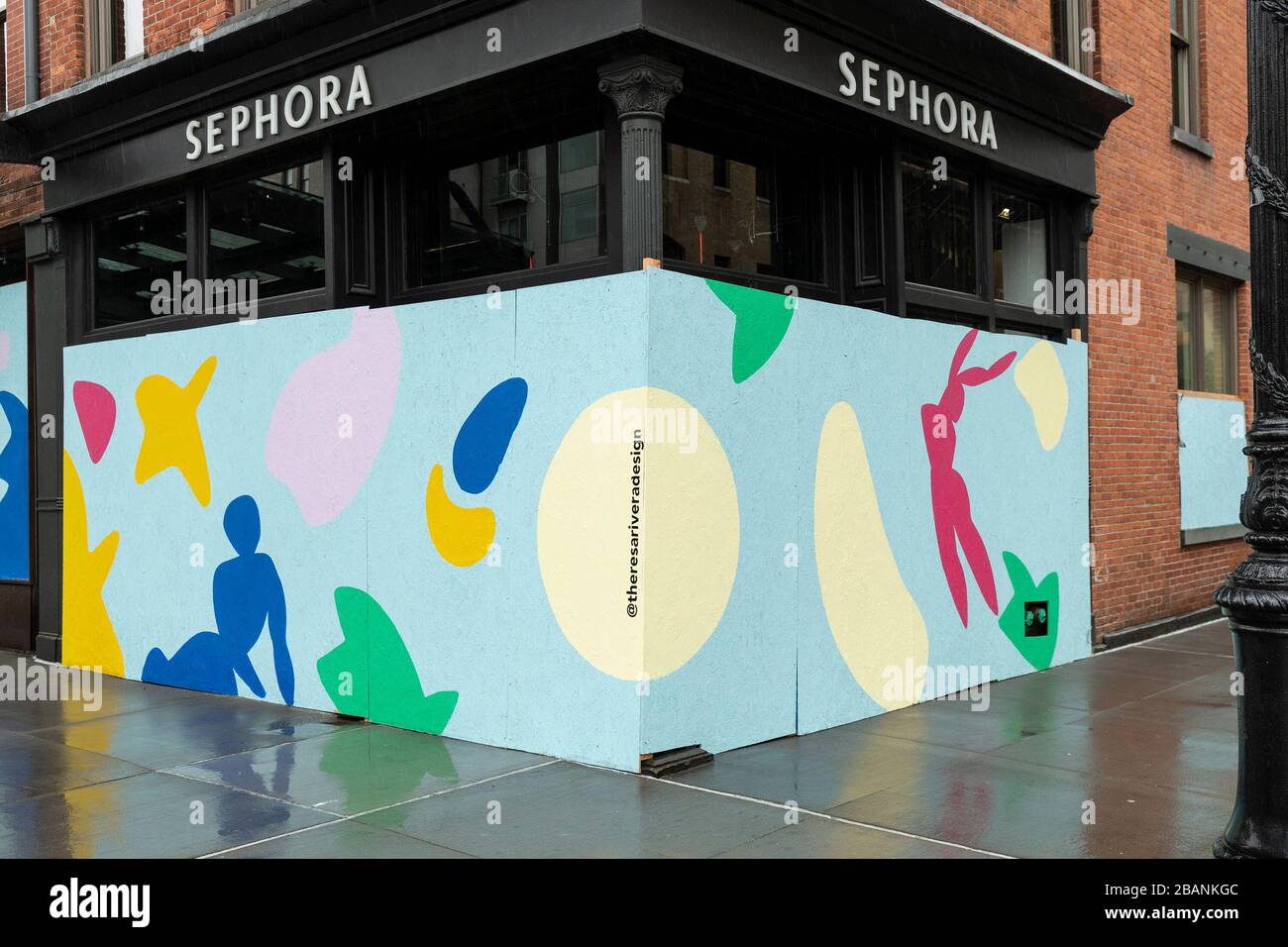 New York, USA. 28th Mar, 2020. Some high end stores like Sephora on 9th ...