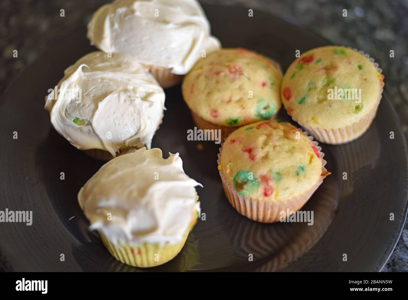 Individual vanilla cupcakes buttercream frosting hi-res stock ...