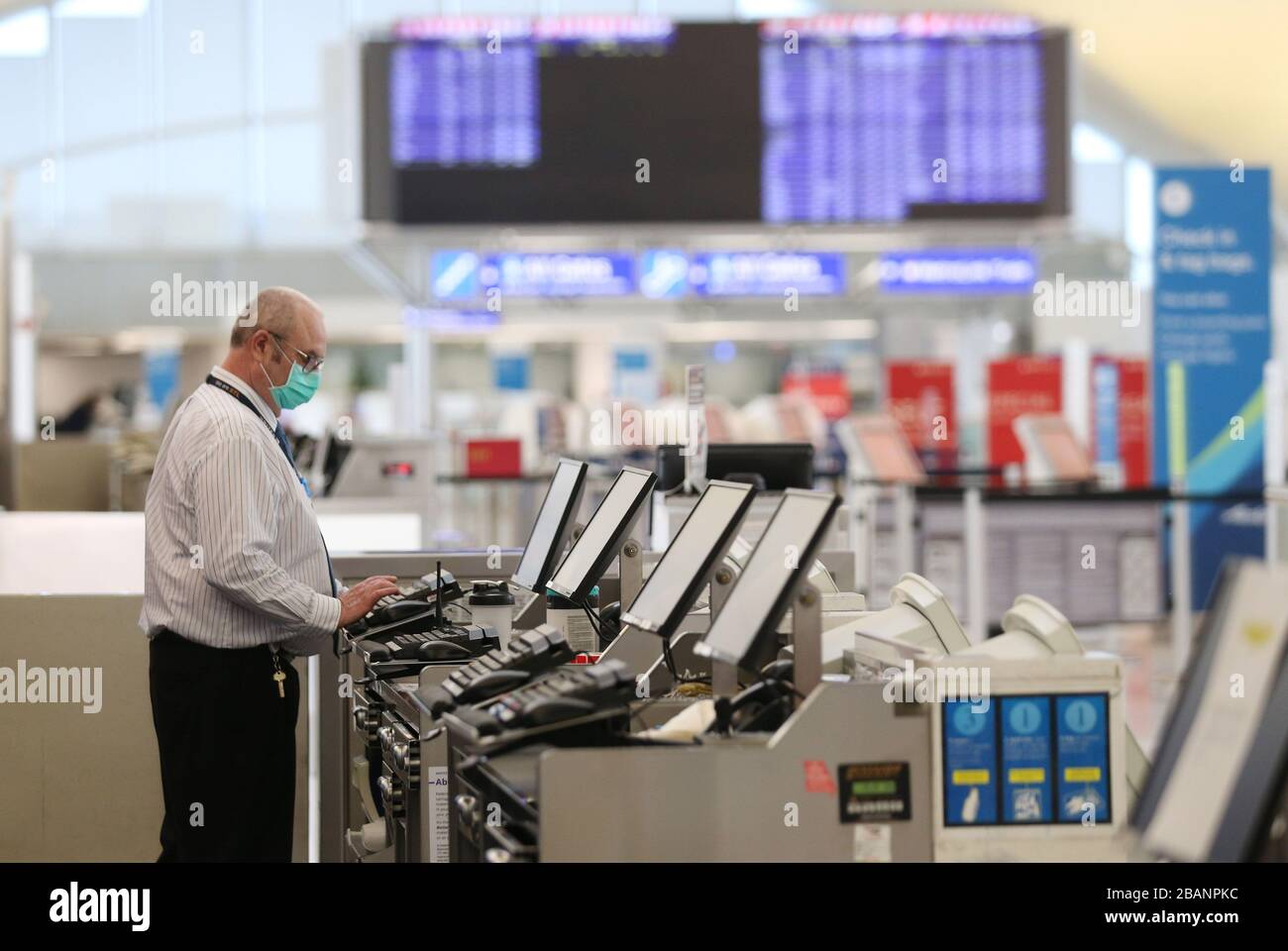 Airport ticket counter usa hi-res stock photography and images - Alamy