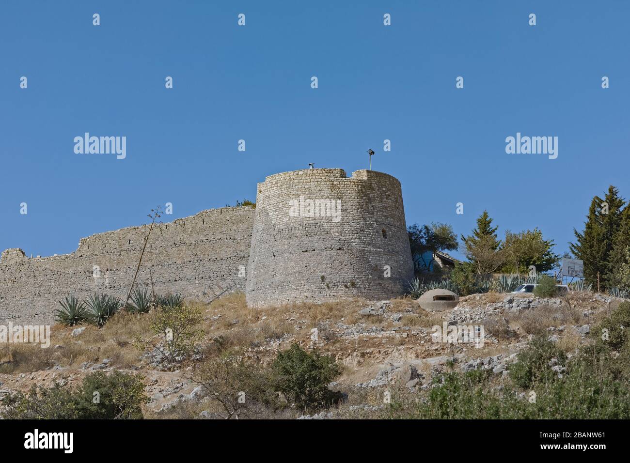 Lekuresi Castle historical ruins in Saranda Albania Stock Photo - Alamy