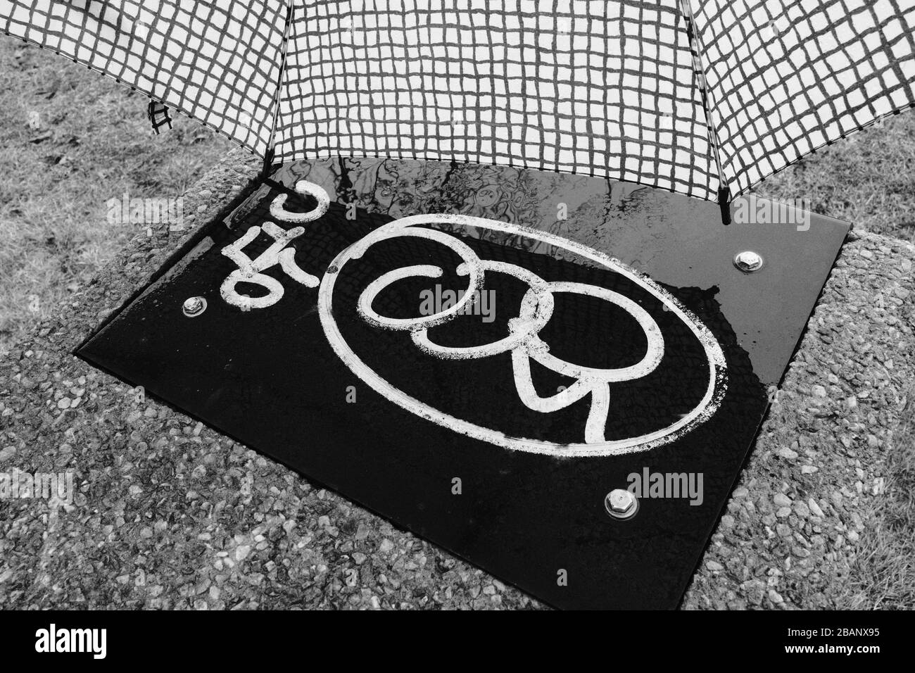 Ontario plate Black and White Stock Photos & Images - Alamy