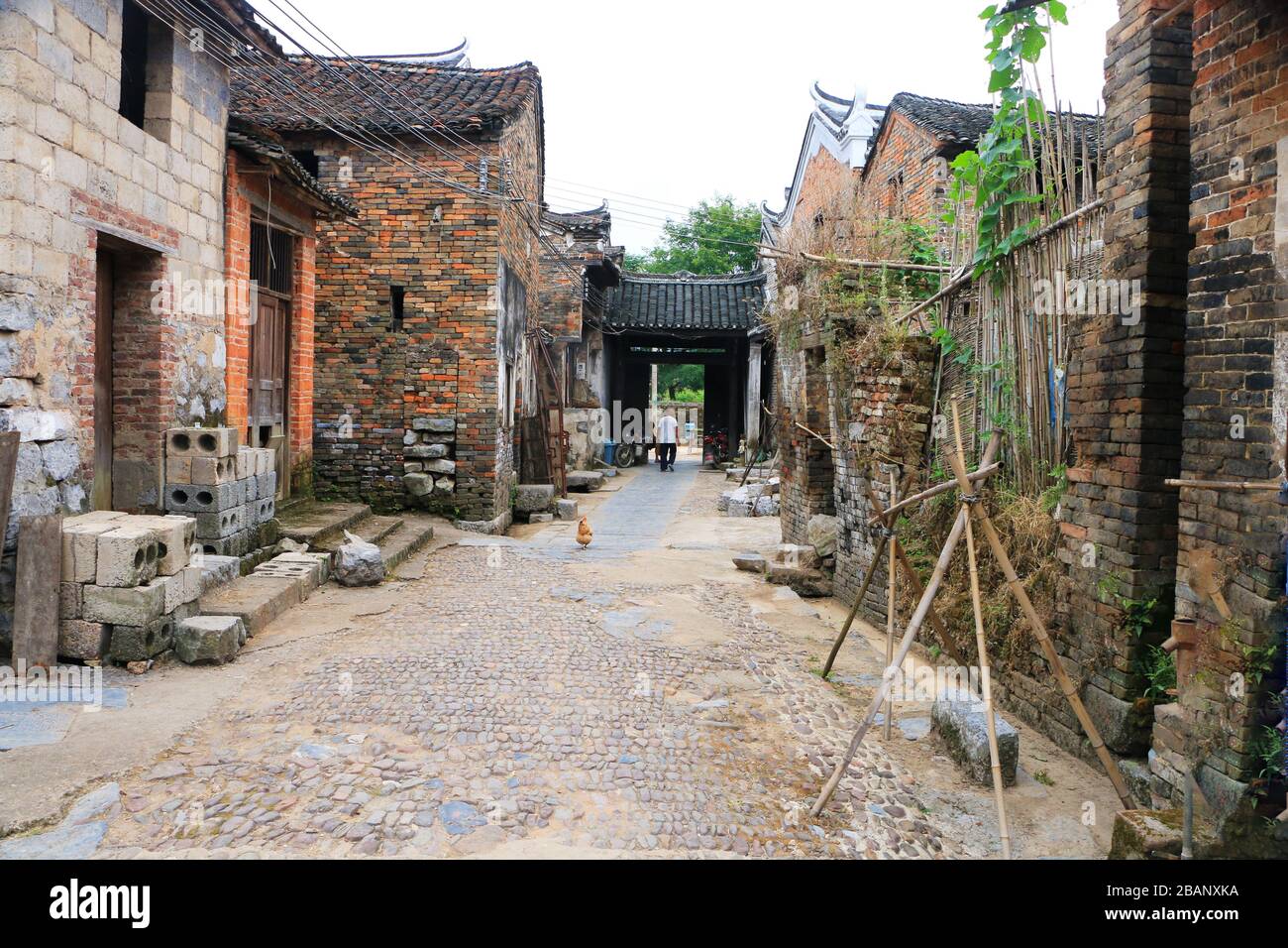 Small courtyard in Chinese countryside Stock Photo - Alamy