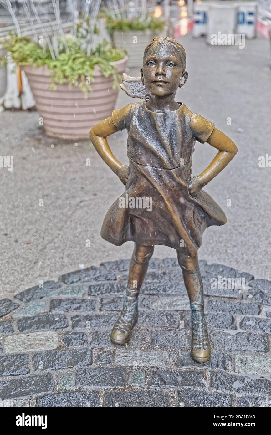 The Fearless Girl statue facing Charging Bull in Lower Manhattan New ...