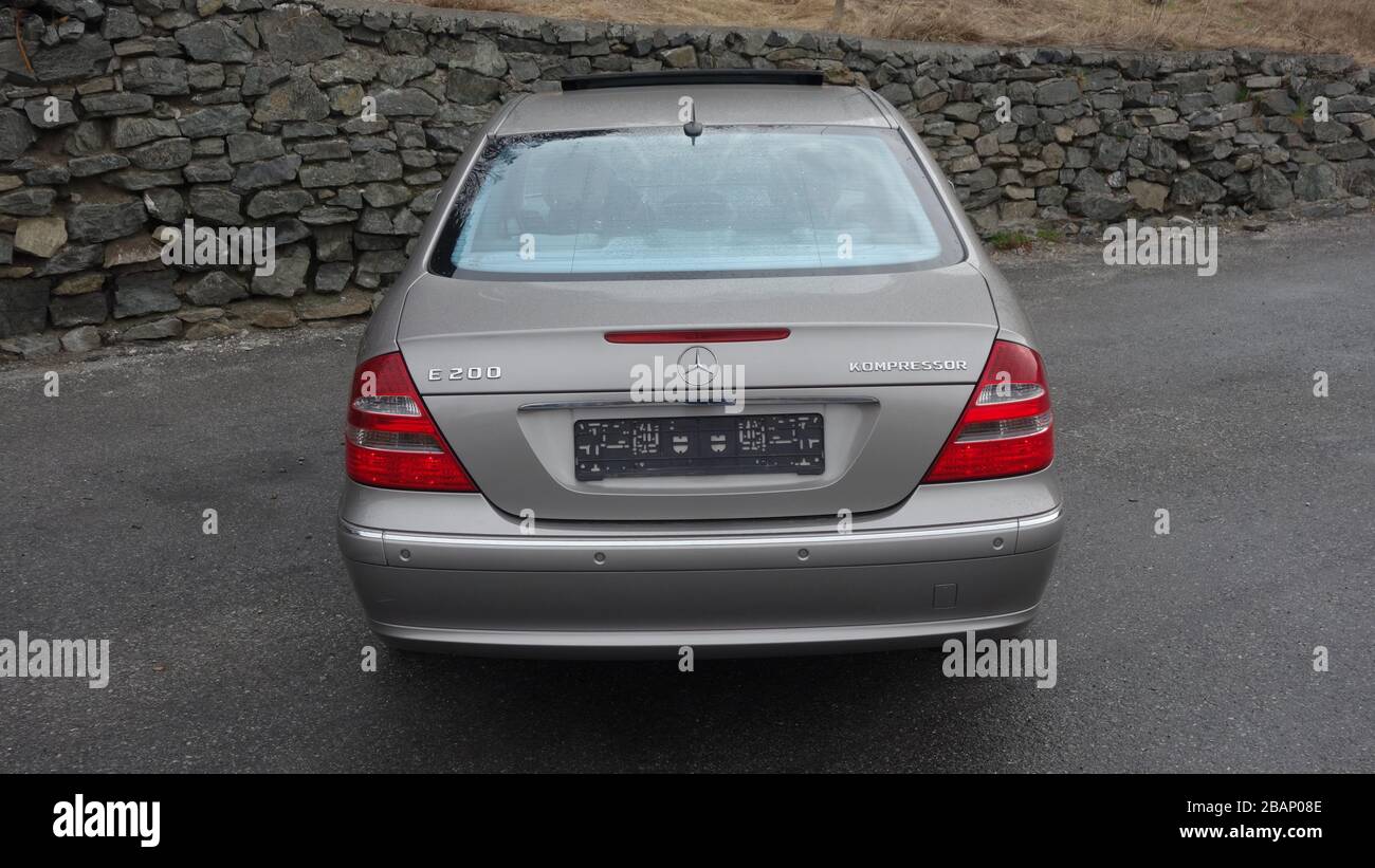 Glazed black hatch - sliding W211 pavilion sunroof, beige leather ...
