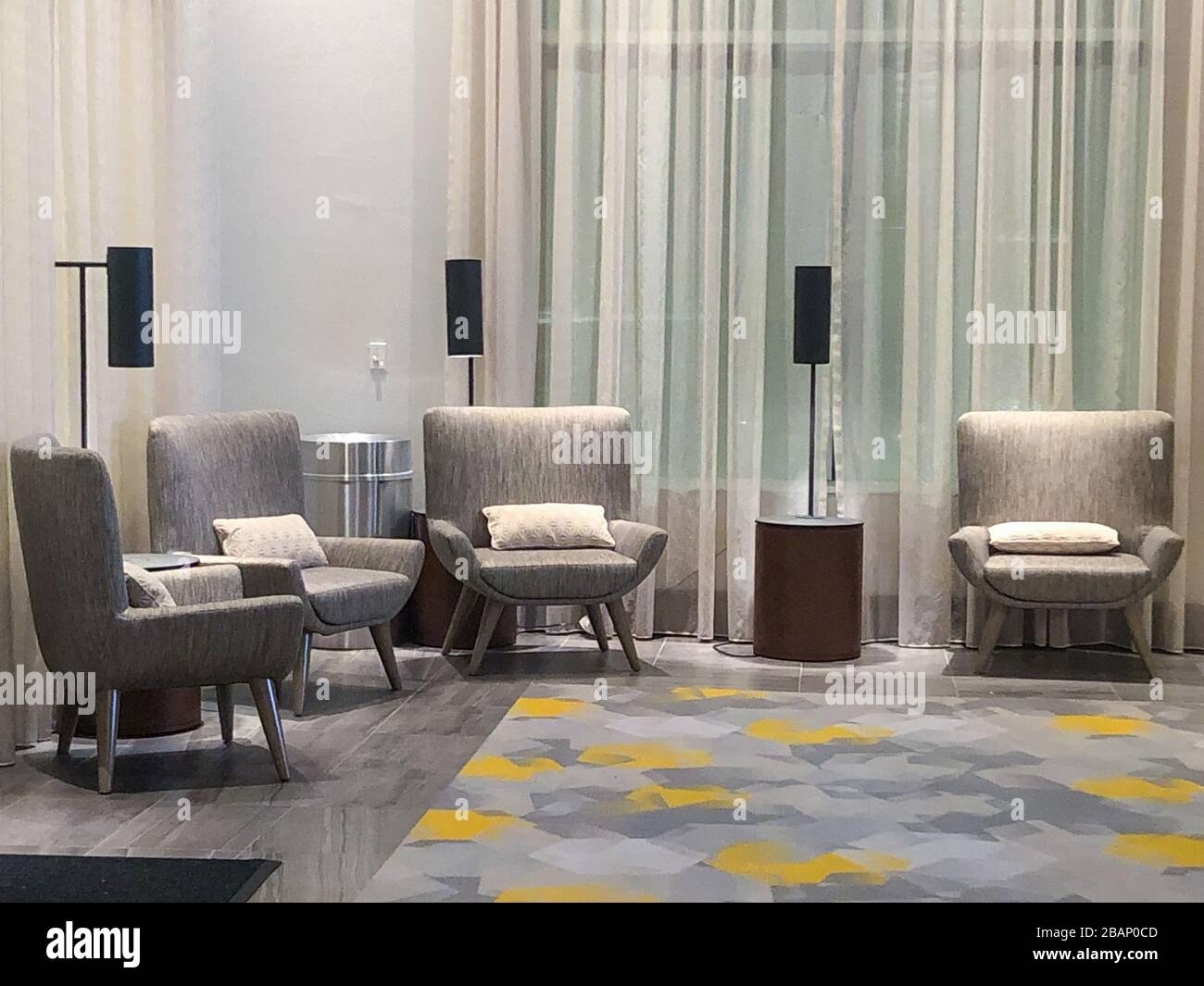 Luxury hotel lobby chairs hi-res stock photography and images - Alamy