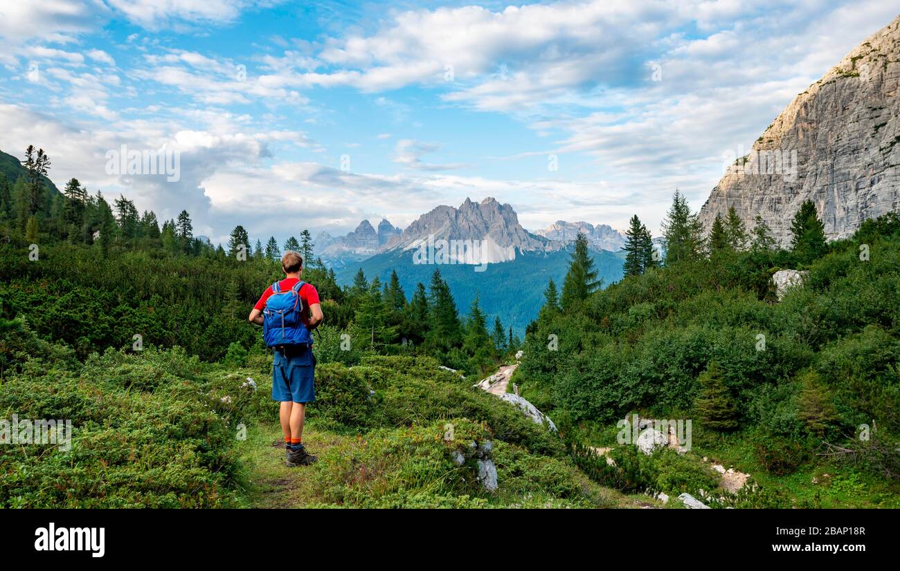 Hikers on a hiking trail, hiking trail to Lago di Sorapis, in the back ...