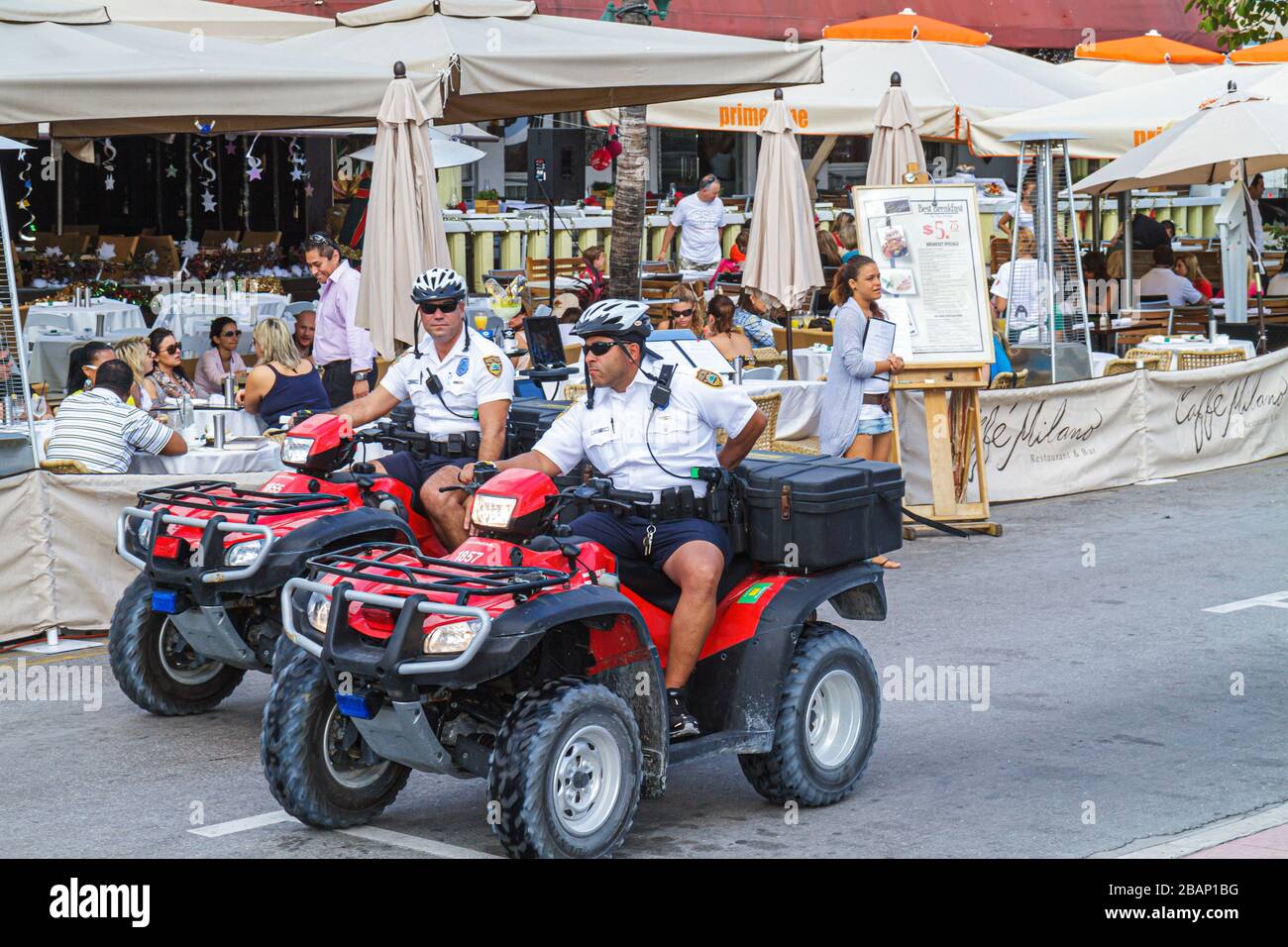 Usa police restaurant eating hi-res stock photography and images - Alamy