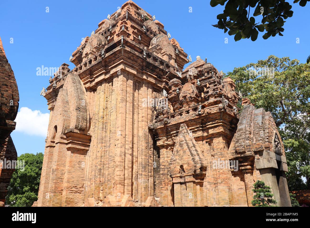Ponaga pagoda hi-res stock photography and images - Alamy