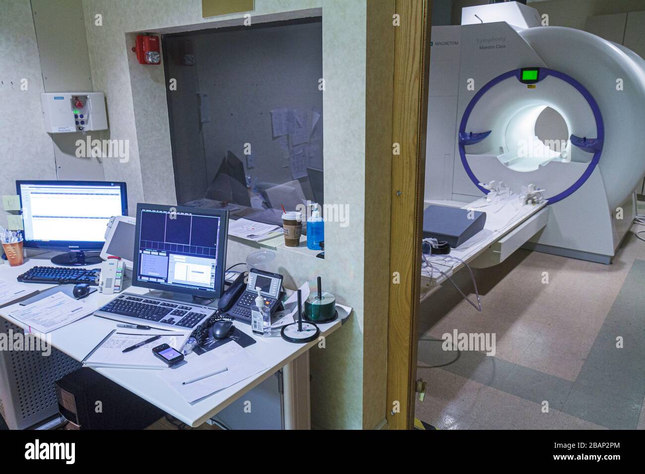 Mri machine hi-res stock photography and images - Alamy