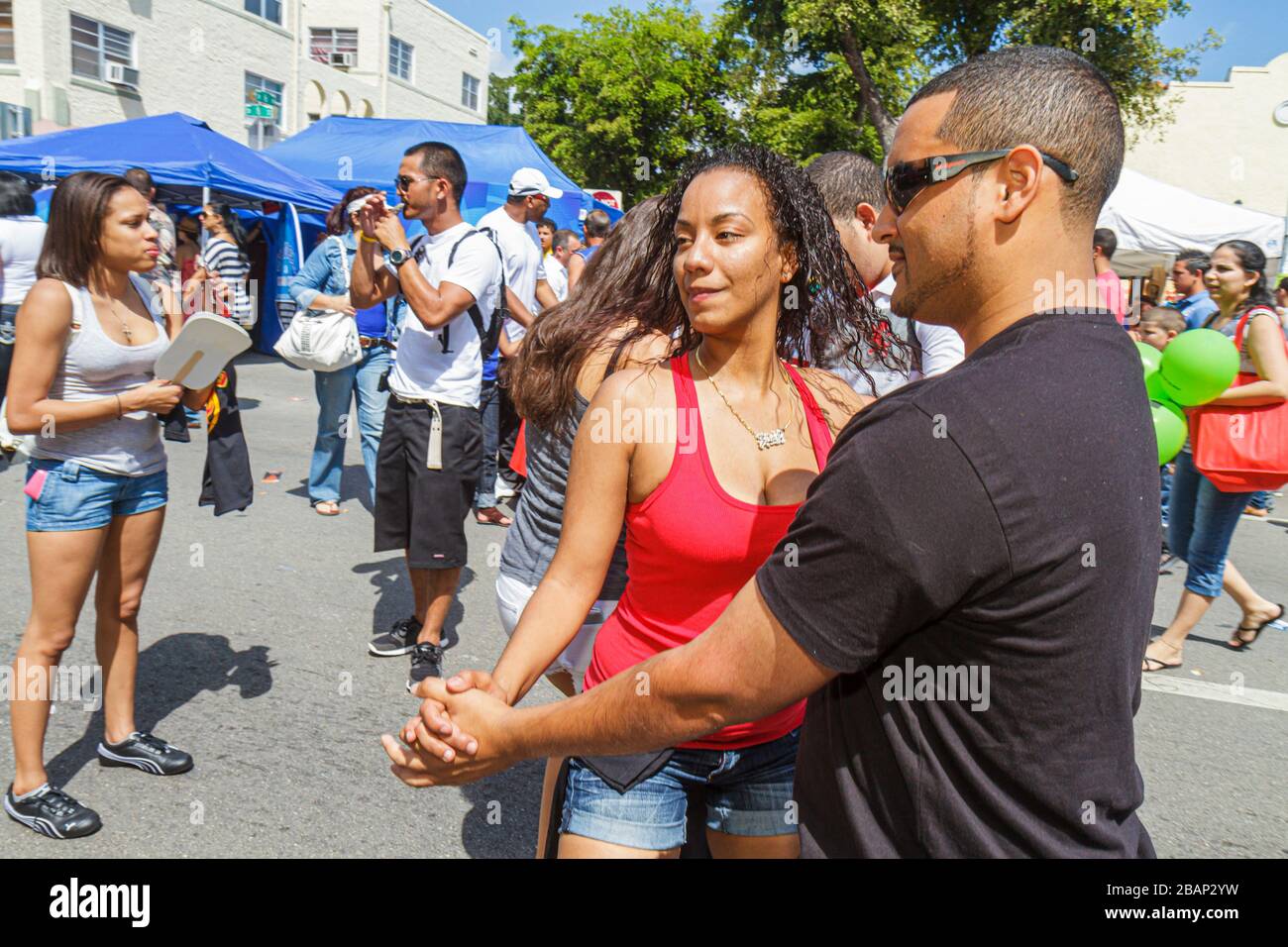 American couple dancing in the street hi-res stock photography and ...