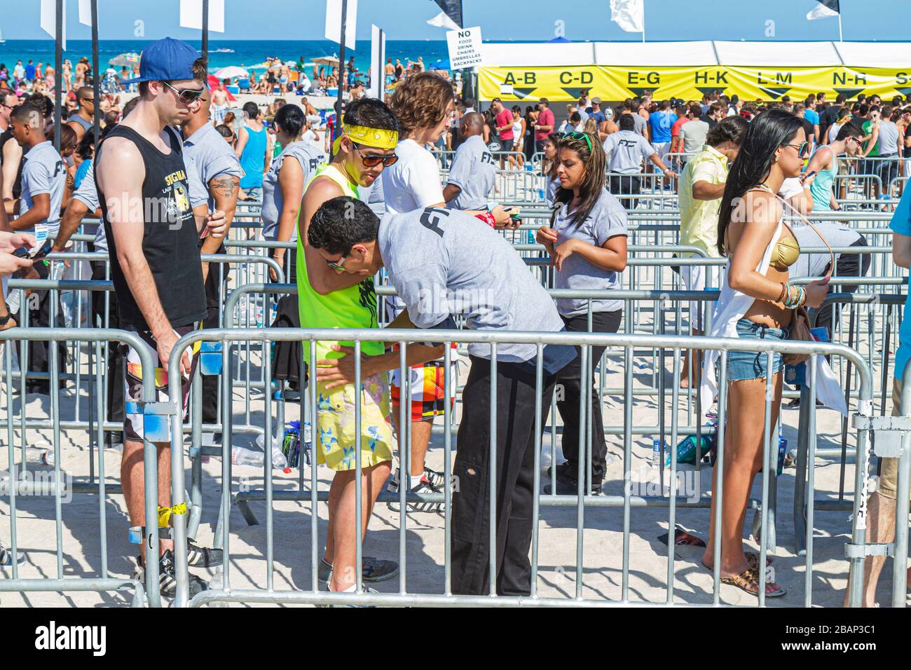 Security frisk hi-res stock photography and images - Alamy