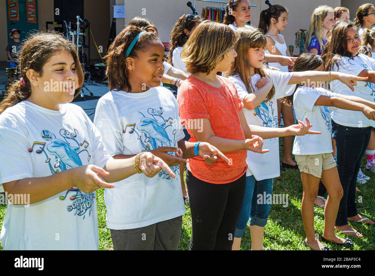 African school children singing hi-res stock photography and images - Alamy