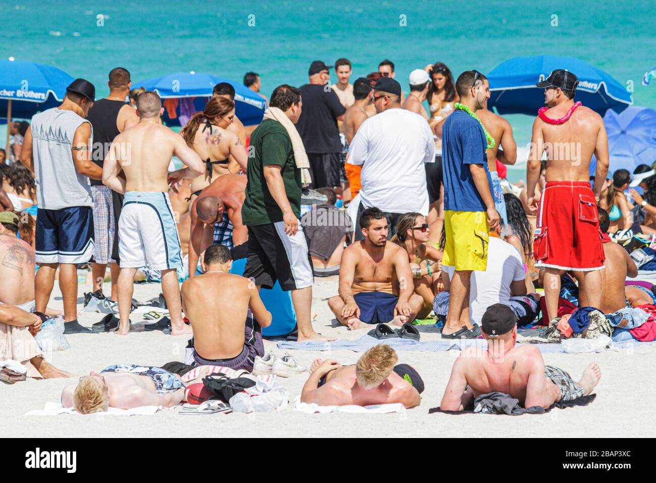 Atlantic ocean water sunbathers hi-res stock photography and images - Alamy