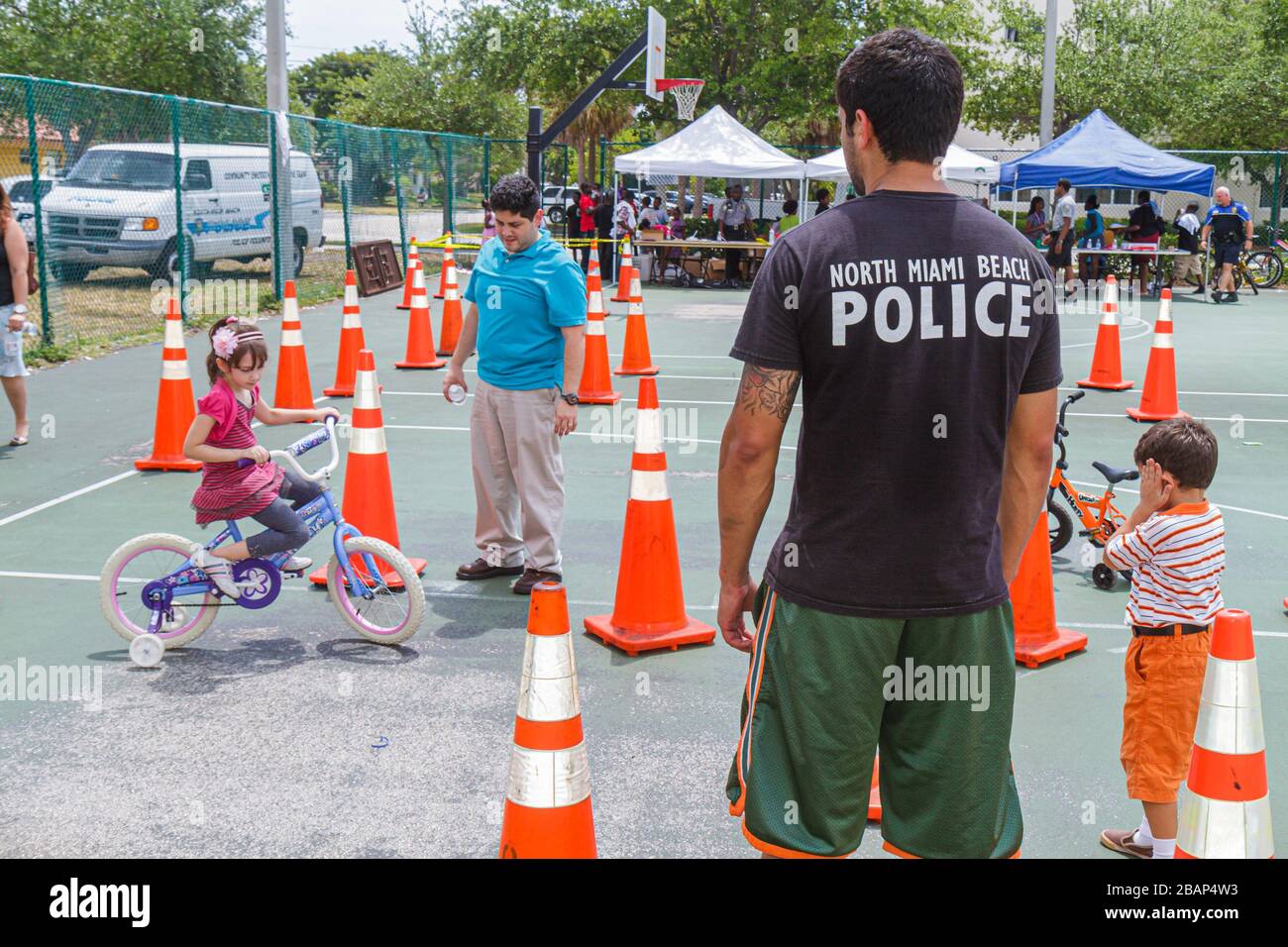 Hispanic police training hi-res stock photography and images - Alamy