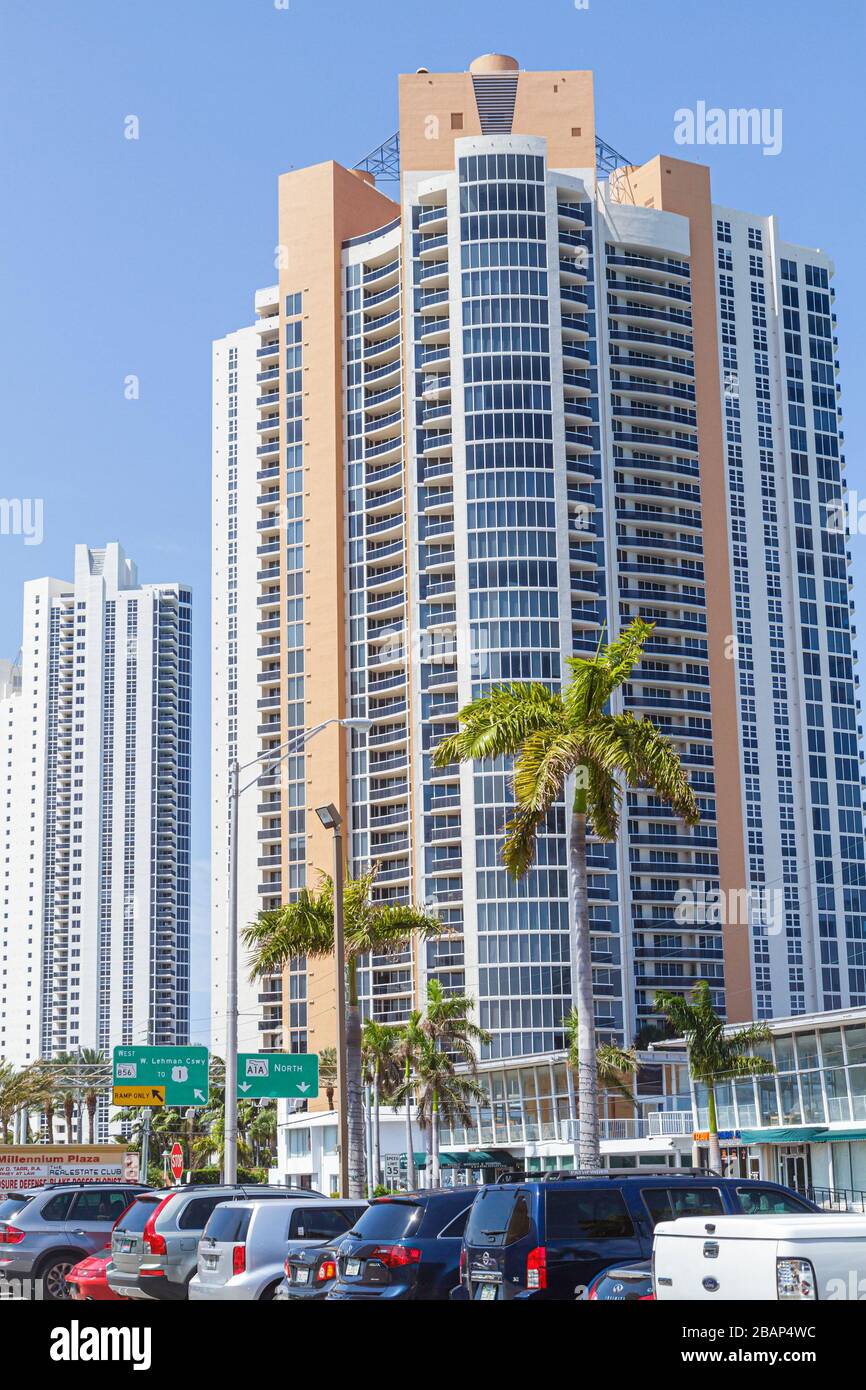Sunny isles florida water hi-res stock photography and images - Alamy