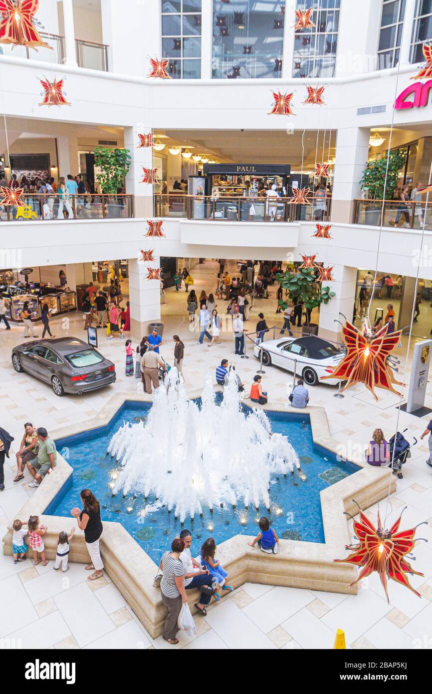 Car display in mall hi-res stock photography and images - Alamy