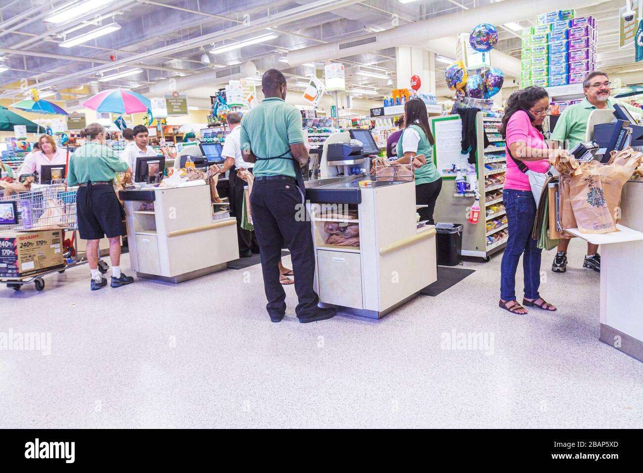 Publix supermarket employees hi-res stock photography and images - Alamy