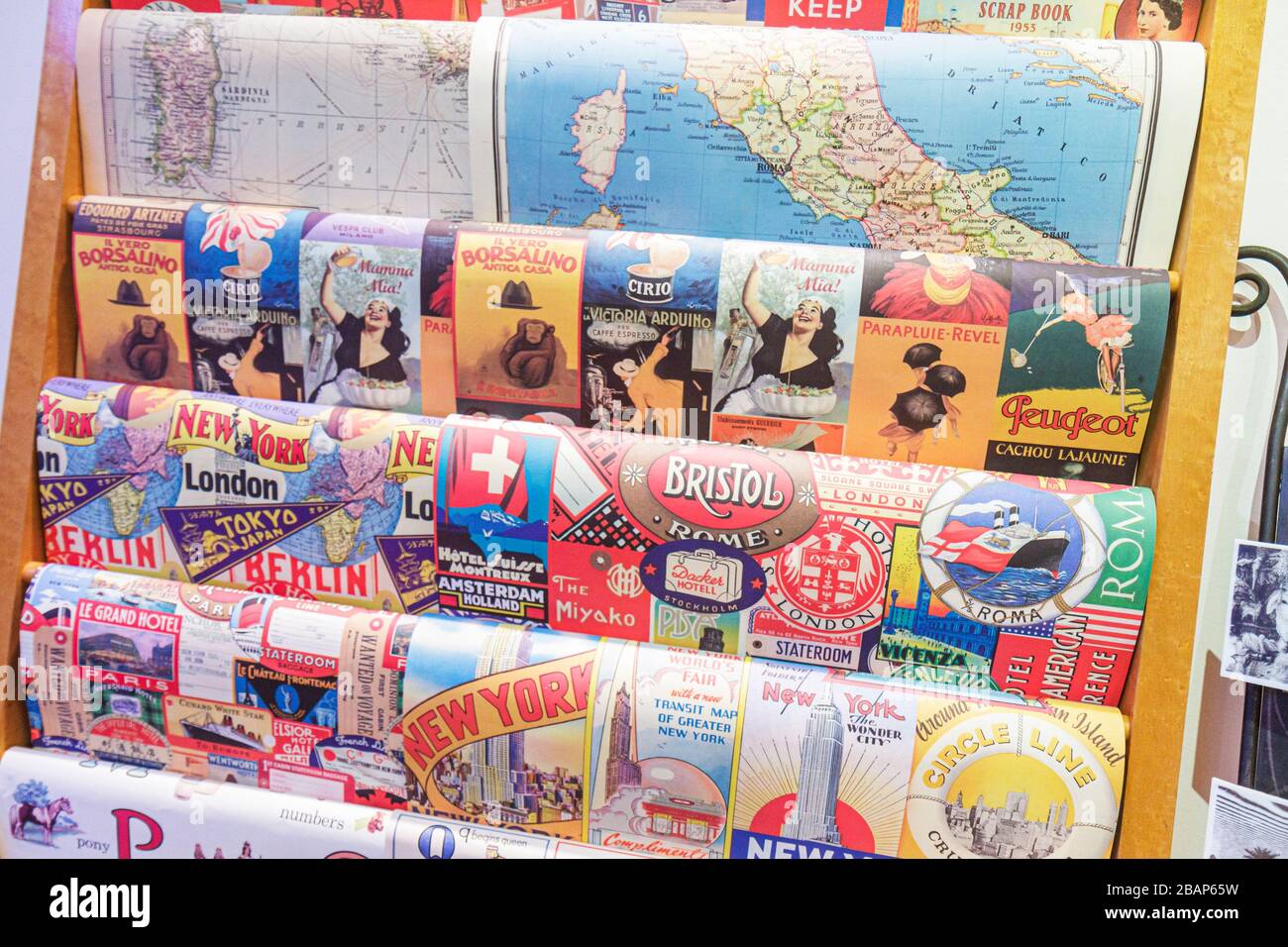 Selling maps hi-res stock photography and images - Alamy