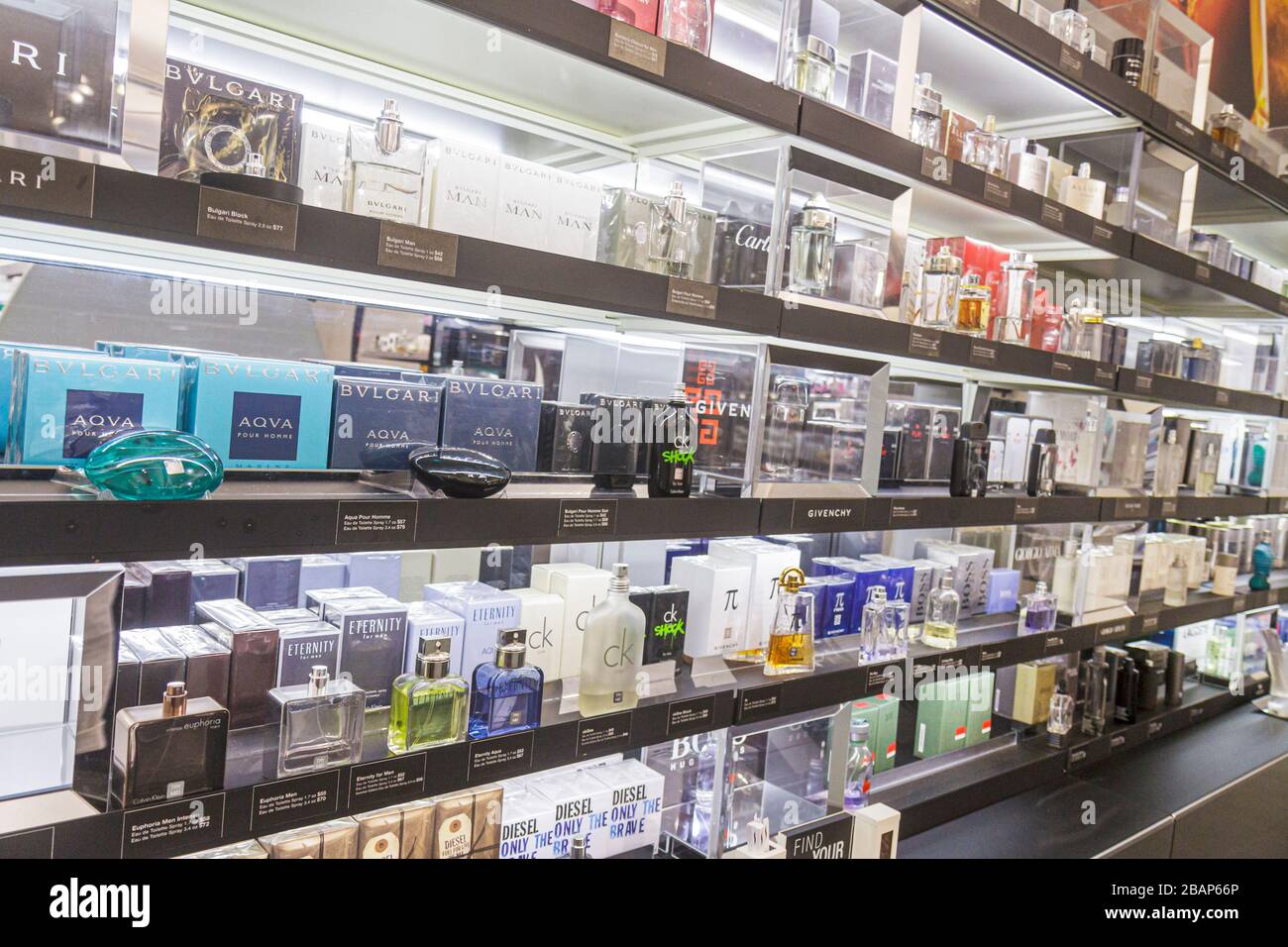 Sephora Cosmetics High Resolution Stock Photography and Images - Alamy