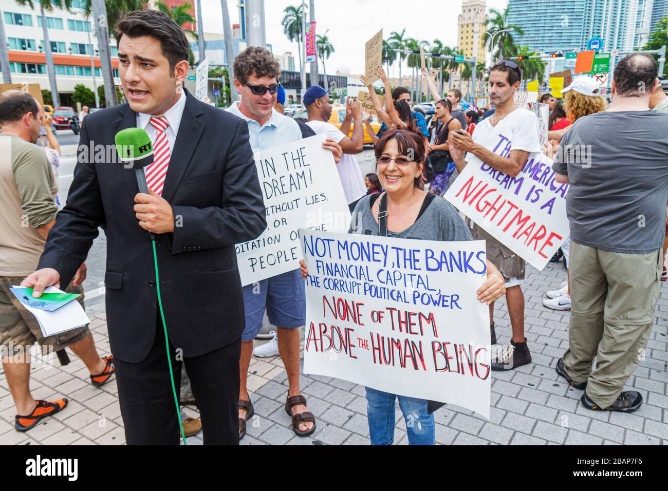 Protesters set up sign hi-res stock photography and images - Alamy