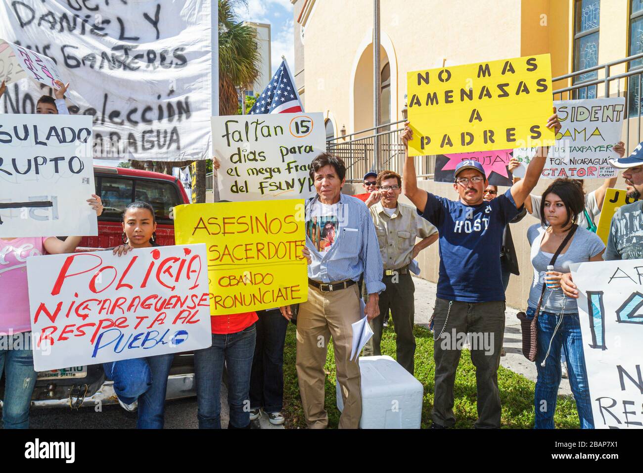 Miami spanish street signs hi-res stock photography and images - Alamy