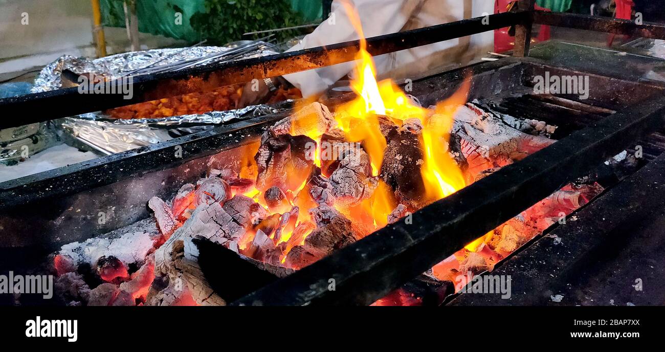 Flaming grill hi-res stock photography and images - Alamy