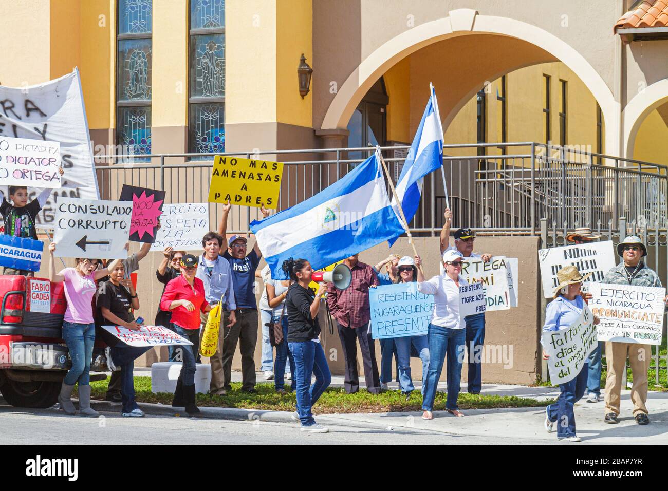 Miami spanish street signs hi-res stock photography and images - Alamy