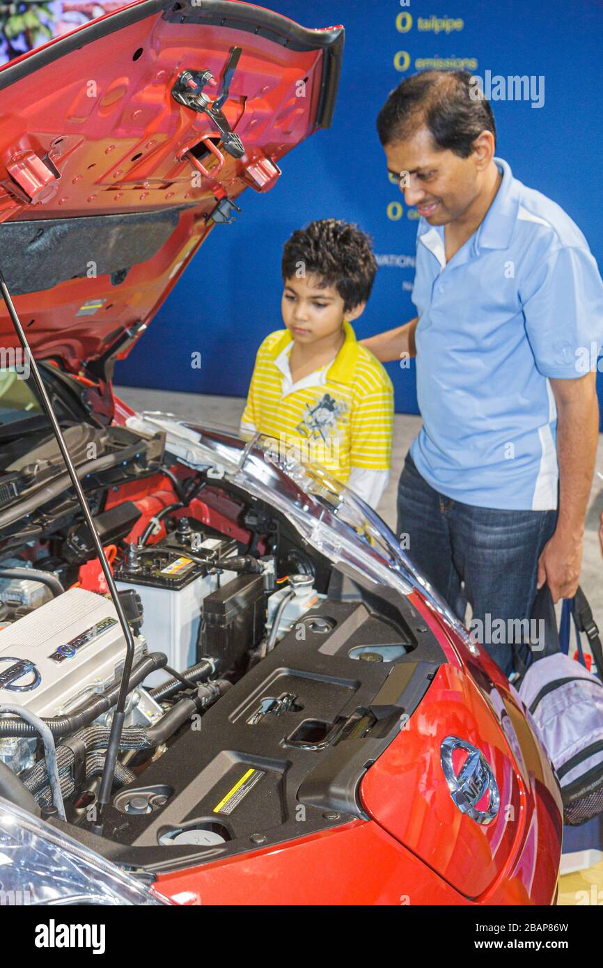 Automobi hi-res stock photography and images - Alamy