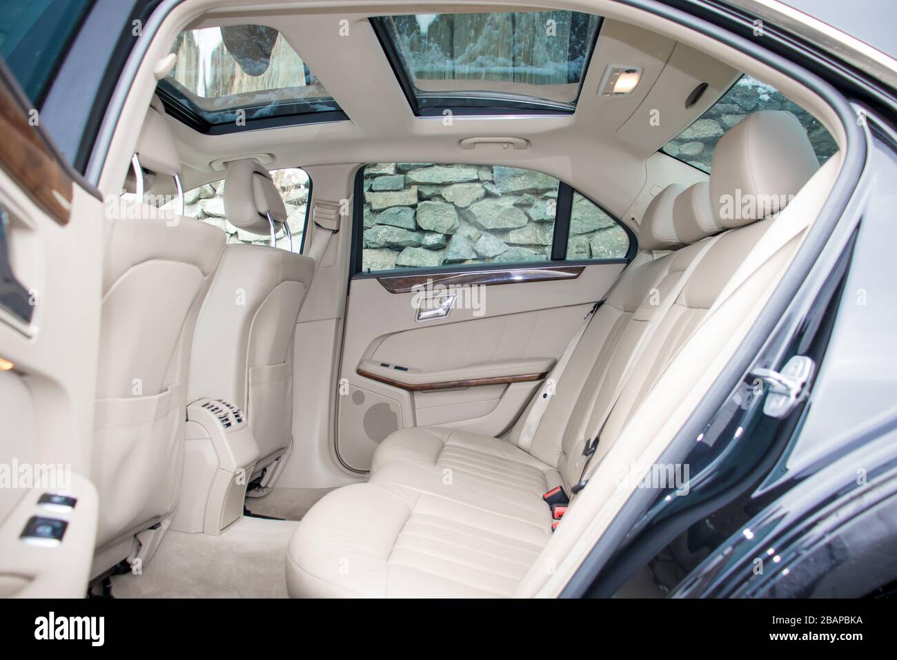 Mercedes Benz W212 - year 2013, Avantgarde equipment, beige leather ...
