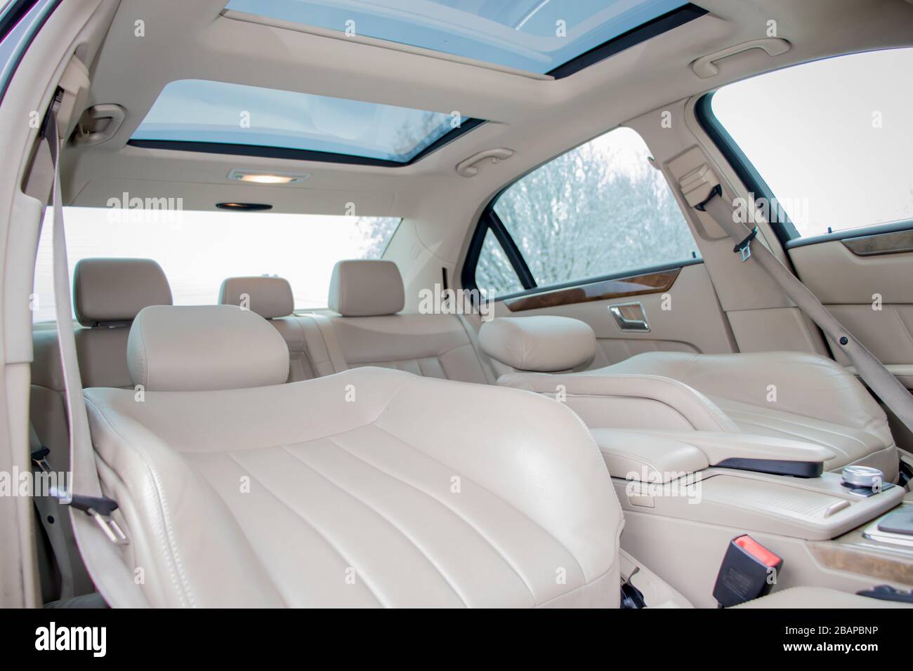 Mercedes Benz W212 - year 2013, Avantgarde equipment, beige leather ...