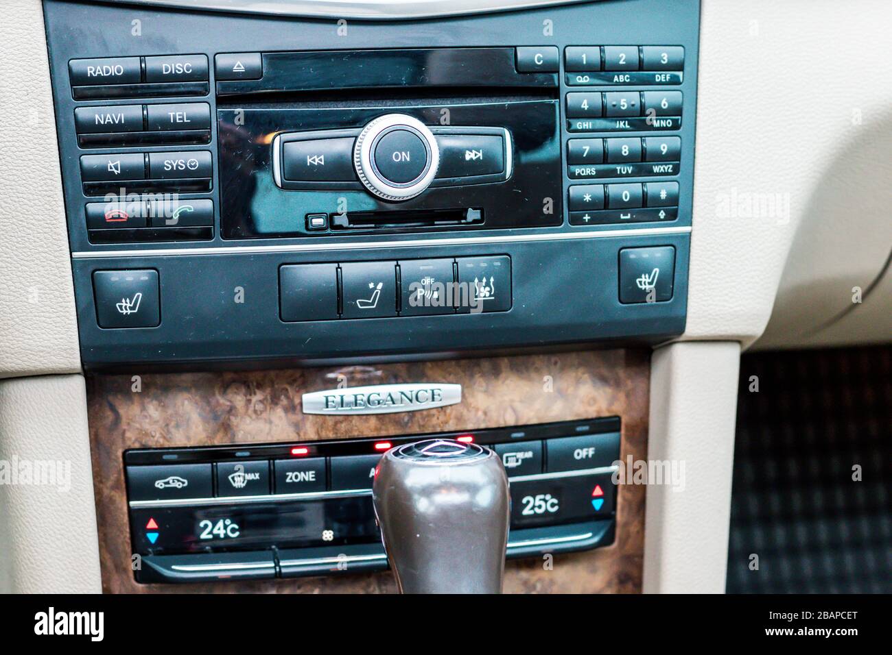 Dual climatronic hi-res stock photography and images - Alamy