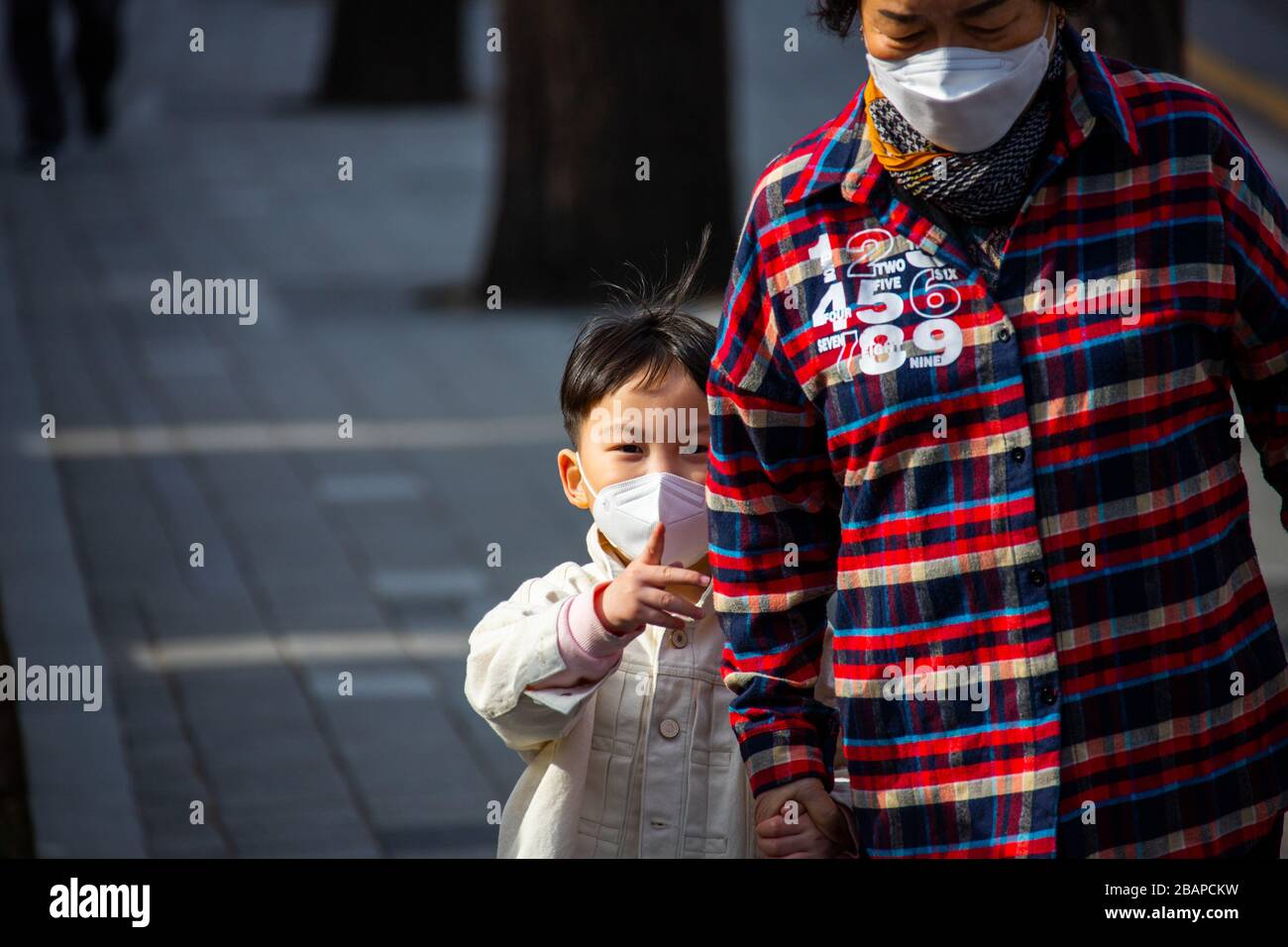 Boy wearing face mask hi-res stock photography and images - Alamy