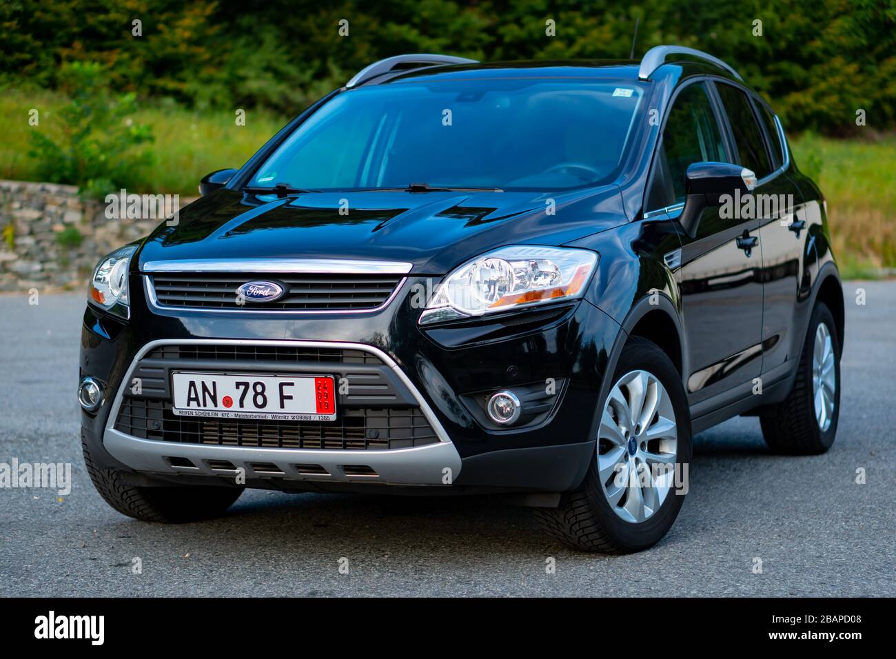 Ford Kuga SUV, black metallic color, panoramic ceiling, 4x4 traction ...