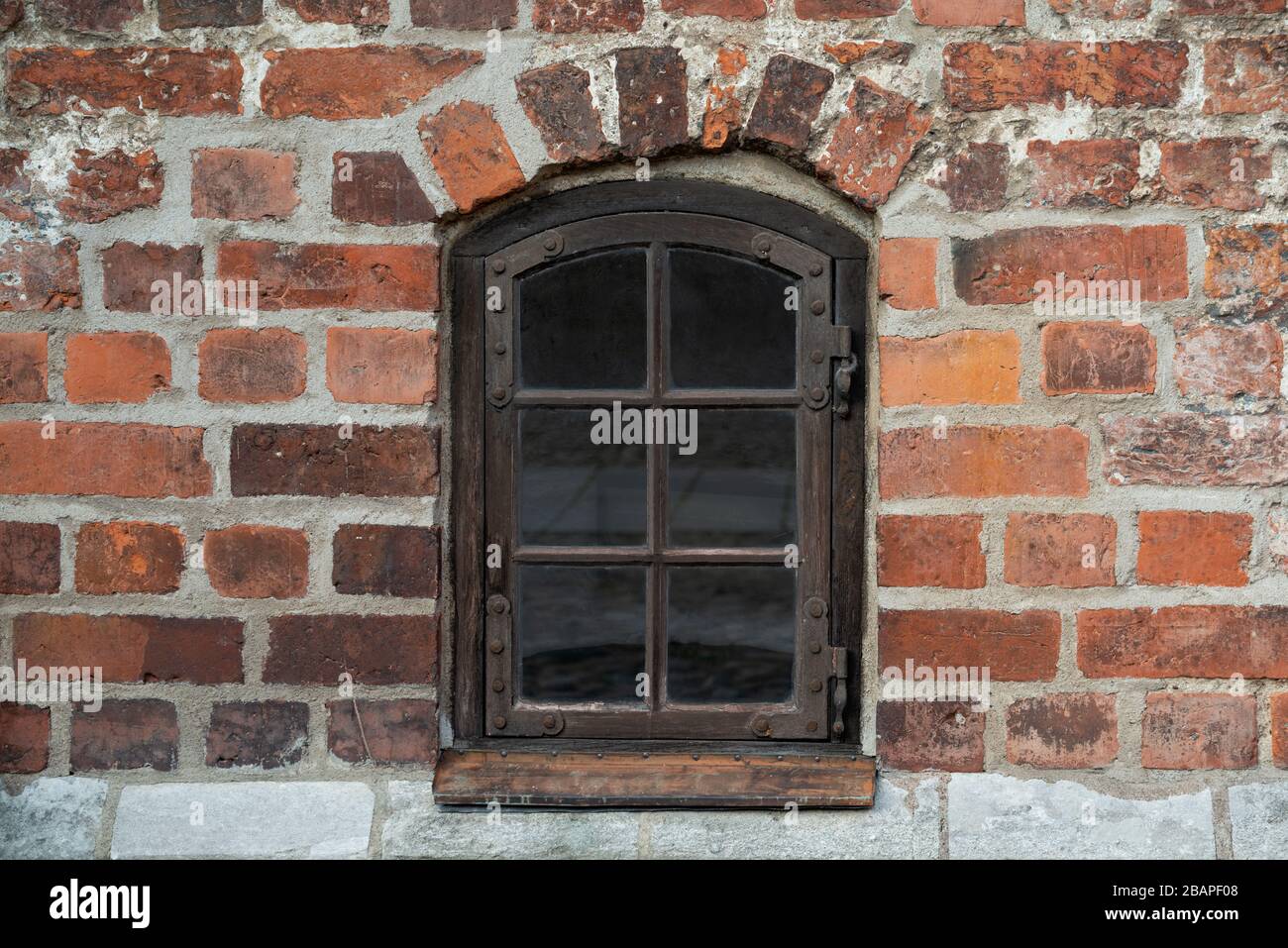 Arch window frame with brick hi-res stock photography and images - Alamy