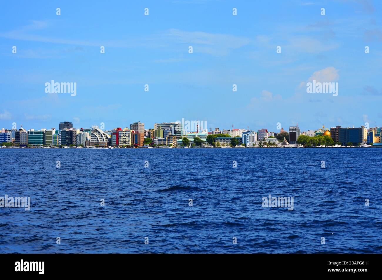 Building line on Maldivian sea Stock Photo - Alamy