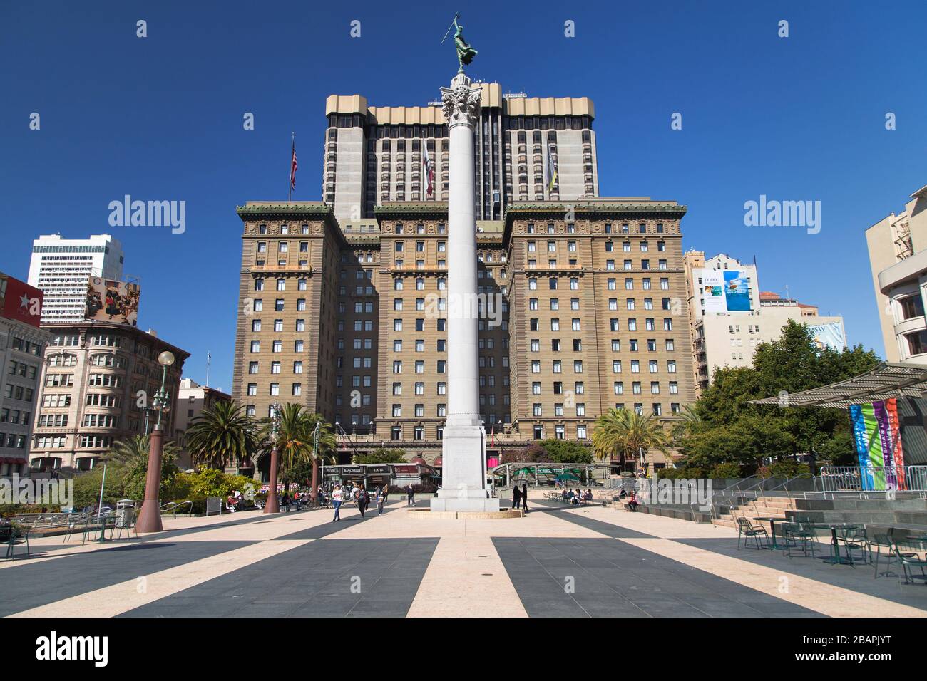 Central square shopping centre hi-res stock photography and images - Alamy