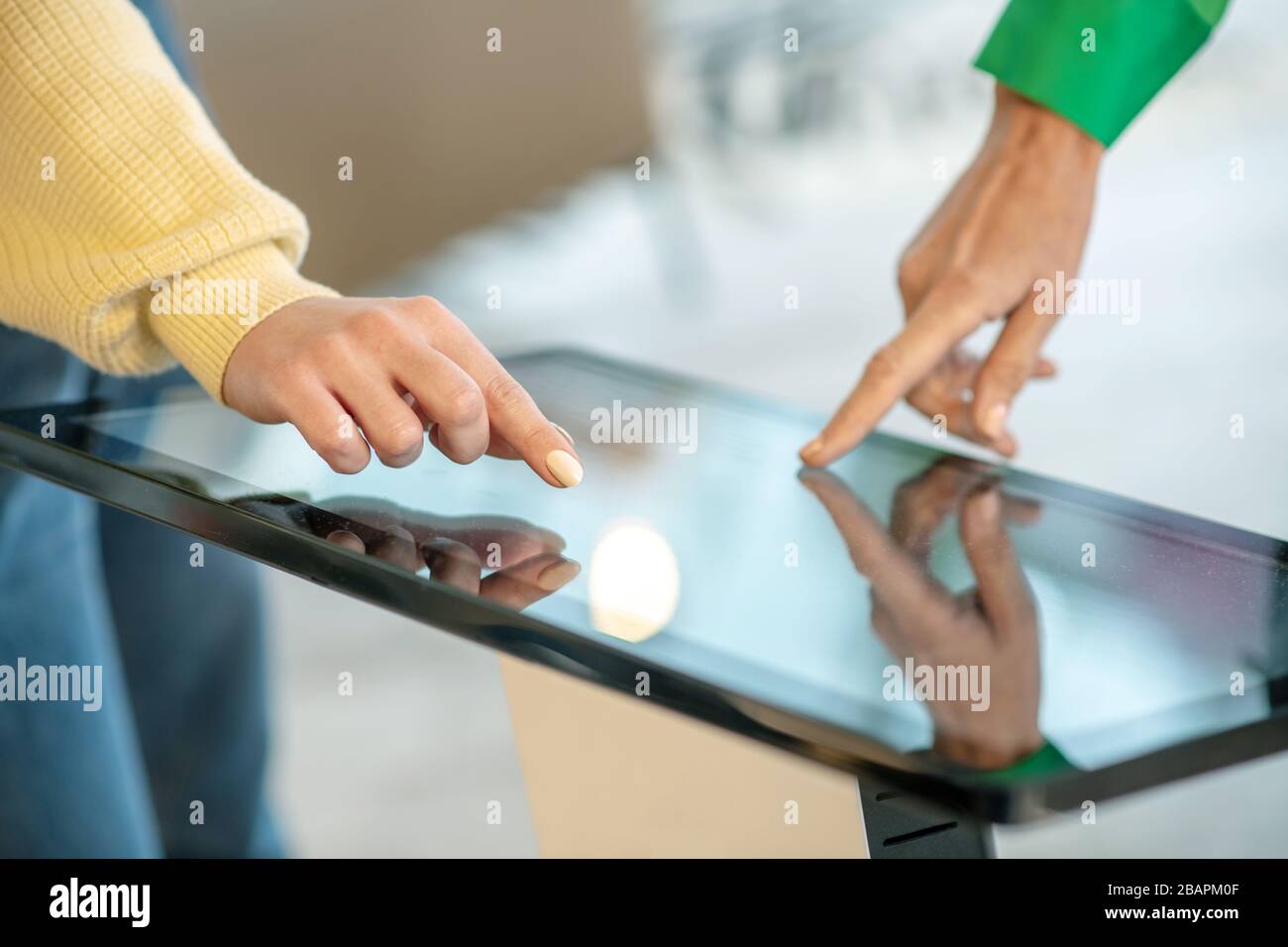 Fingers comparison hi-res stock photography and images - Alamy