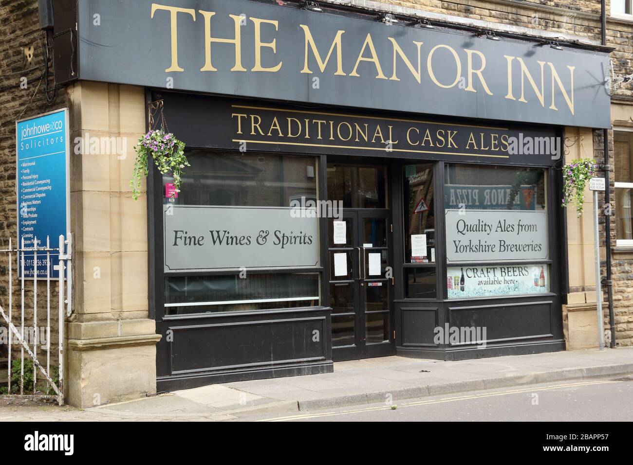 Pub closed due to coronavirus Stock Photo - Alamy