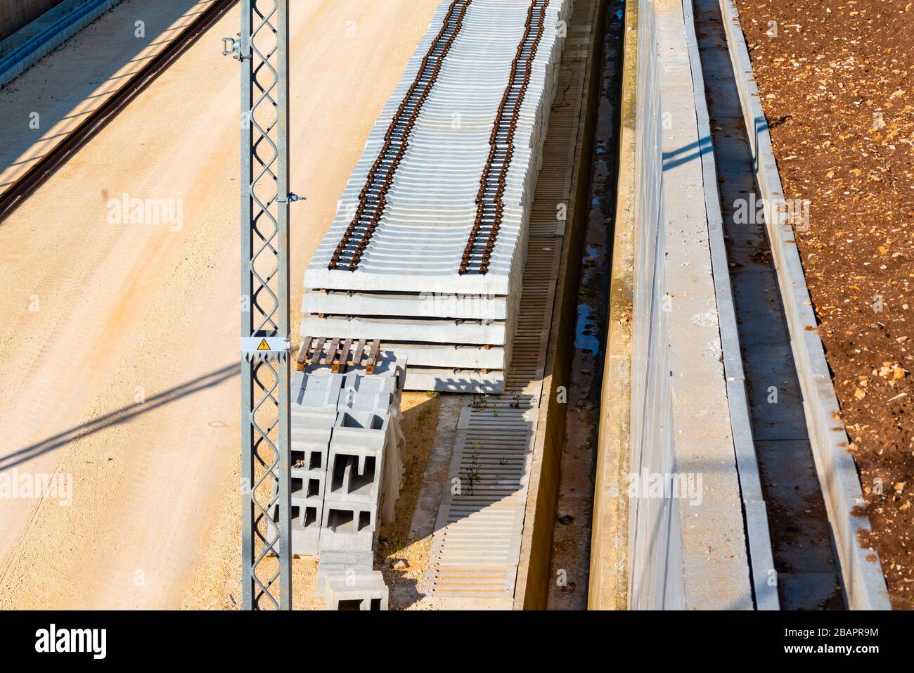 Underpass and tunnel for the construction of a new railway line. Detail ...