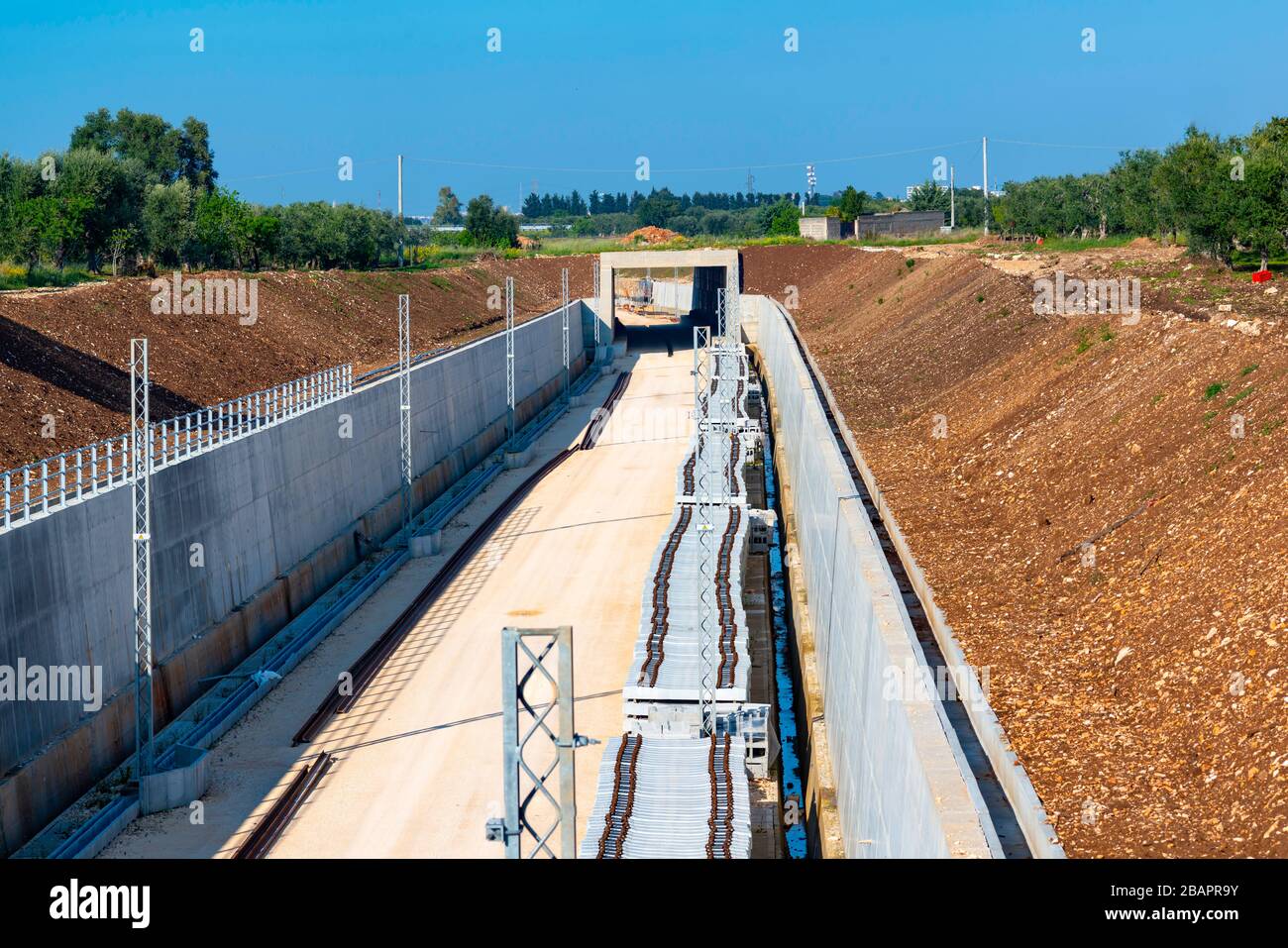 Underpass and tunnel for the construction of a new railway line. Detail ...
