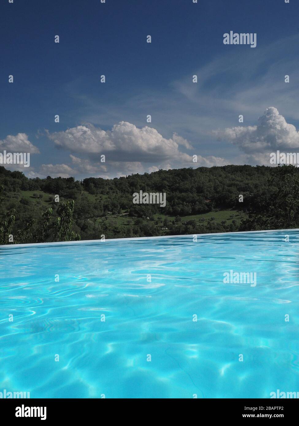 Infinity pool italy hi-res stock photography and images - Alamy