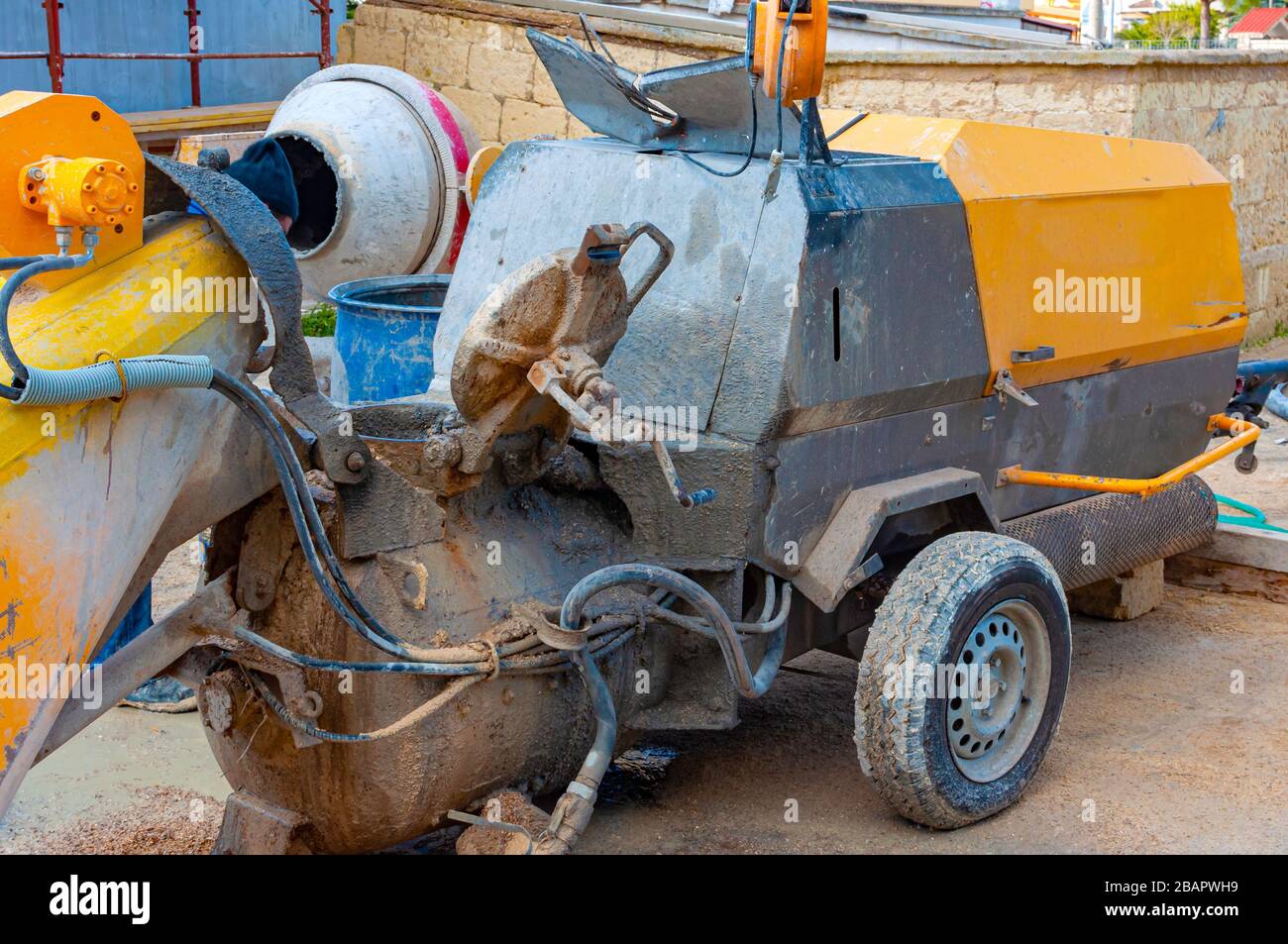 Stationary concrete pump powered by a Deutz diesel or electric engine ...